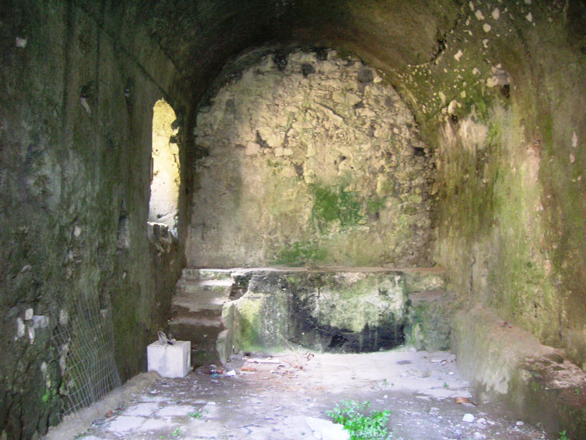 O “Vale dos Moinhos”, as majestosas ruínas no interior de uma enorme fenda — idealista/news