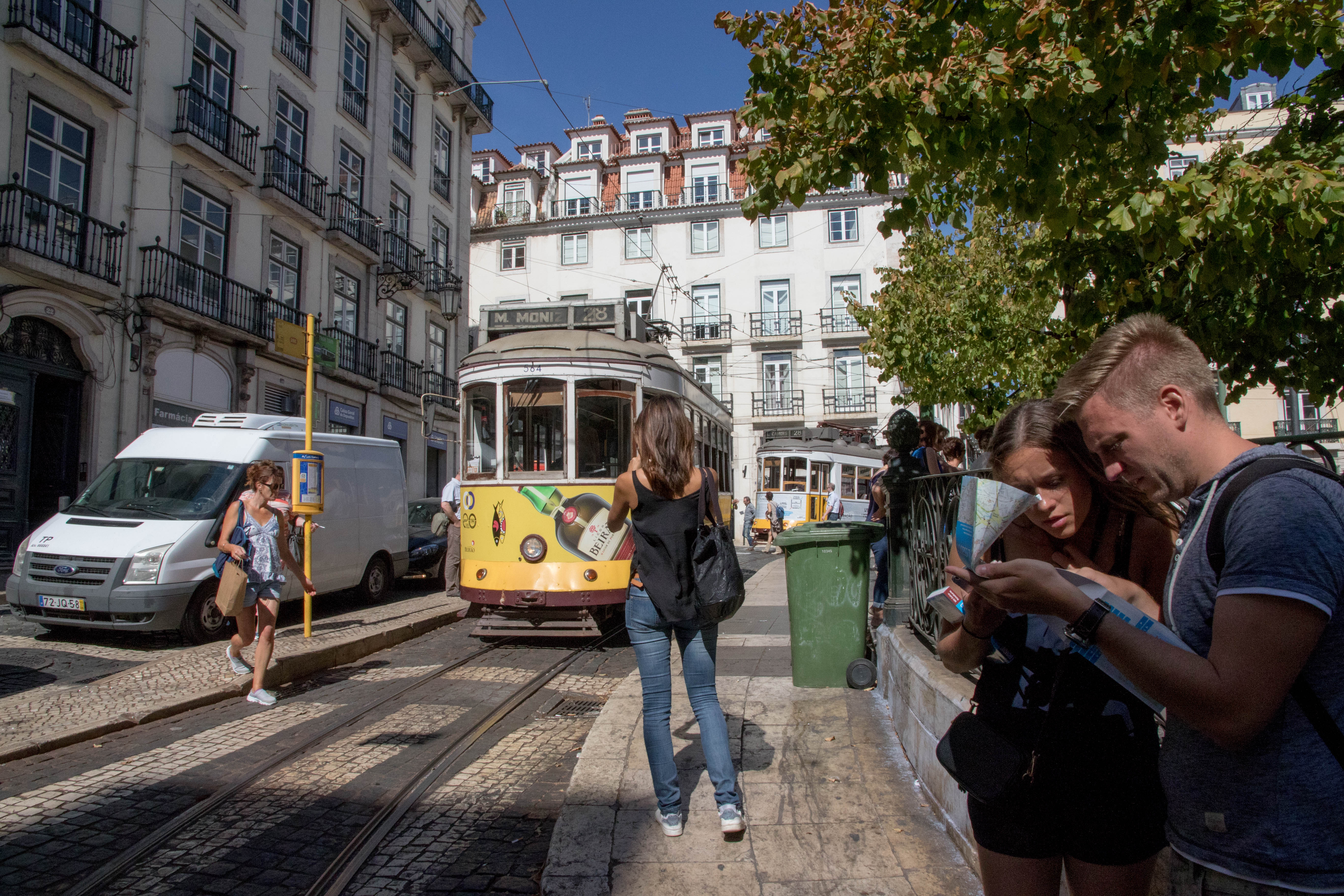 Carris vai comprar 430 novos autocarros e 30 elétricos até 2021 ...