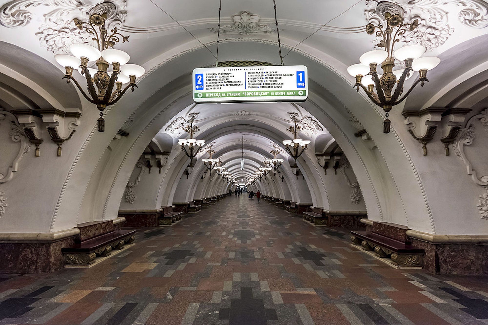 Estas são algumas das espetaculares estações de metro da Rússia ...