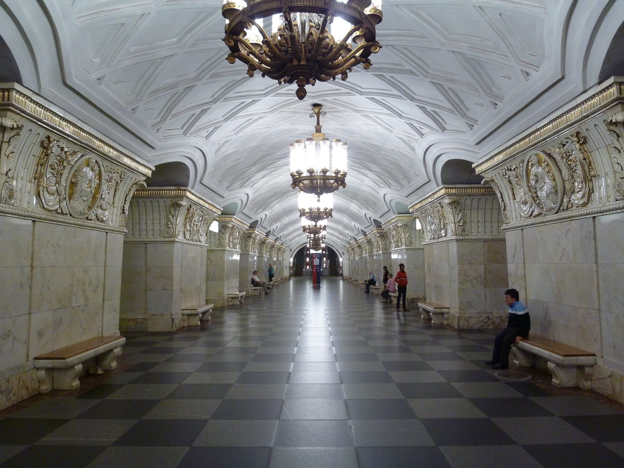 Estas são algumas das espetaculares estações de metro da Rússia ...