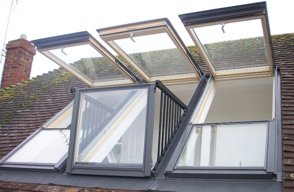 A solução para uma casa sem terraço? Uma janela que se transforma em ...