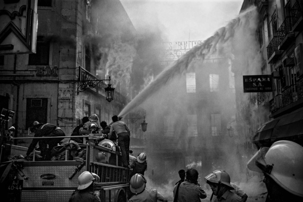 Incêndio no Chiado, 30 anos depois – as imagens do coração de Lisboa em ...