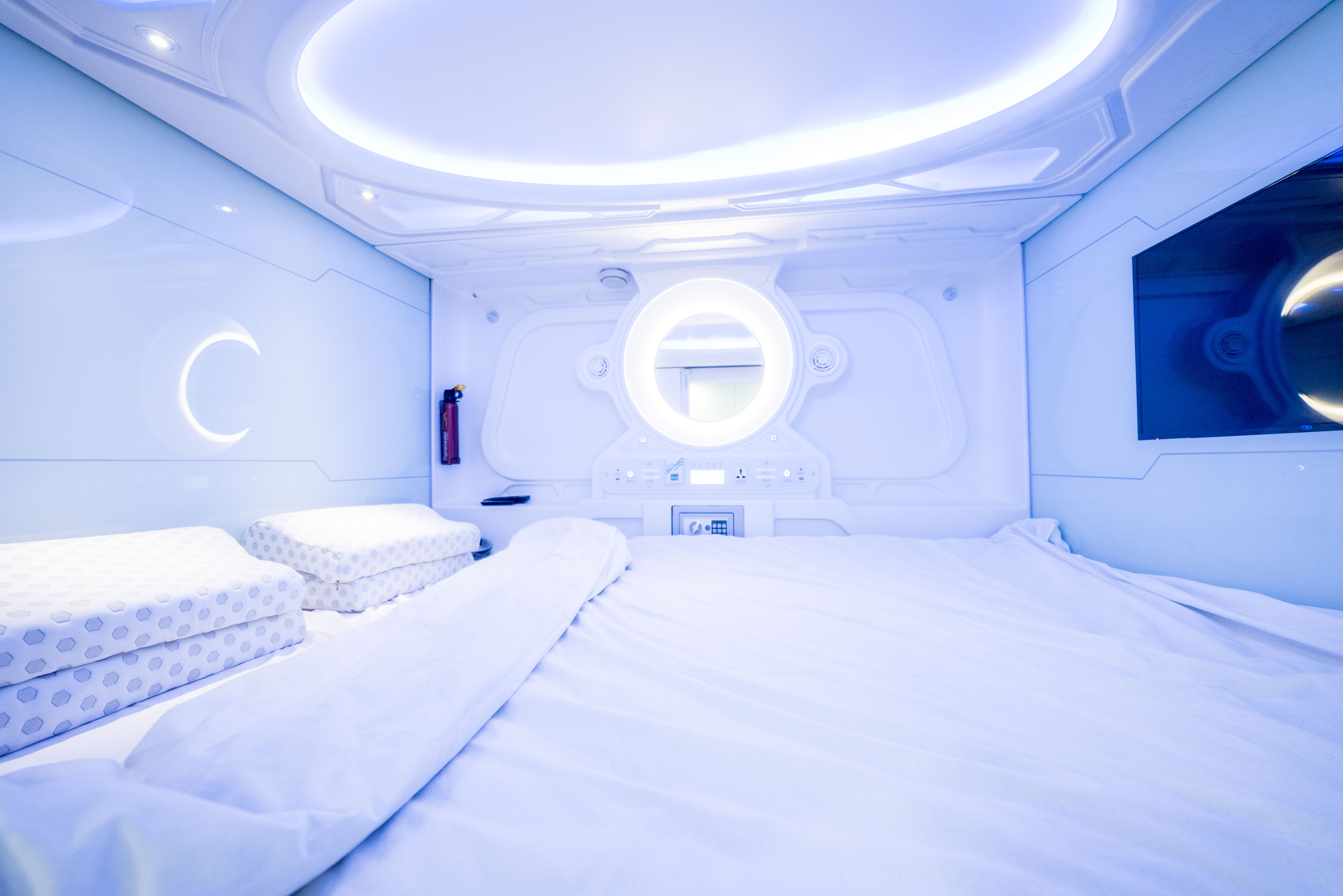 O primeiro hotel cápsula chegou a Espanha - e não lhe faltam “luxos ...