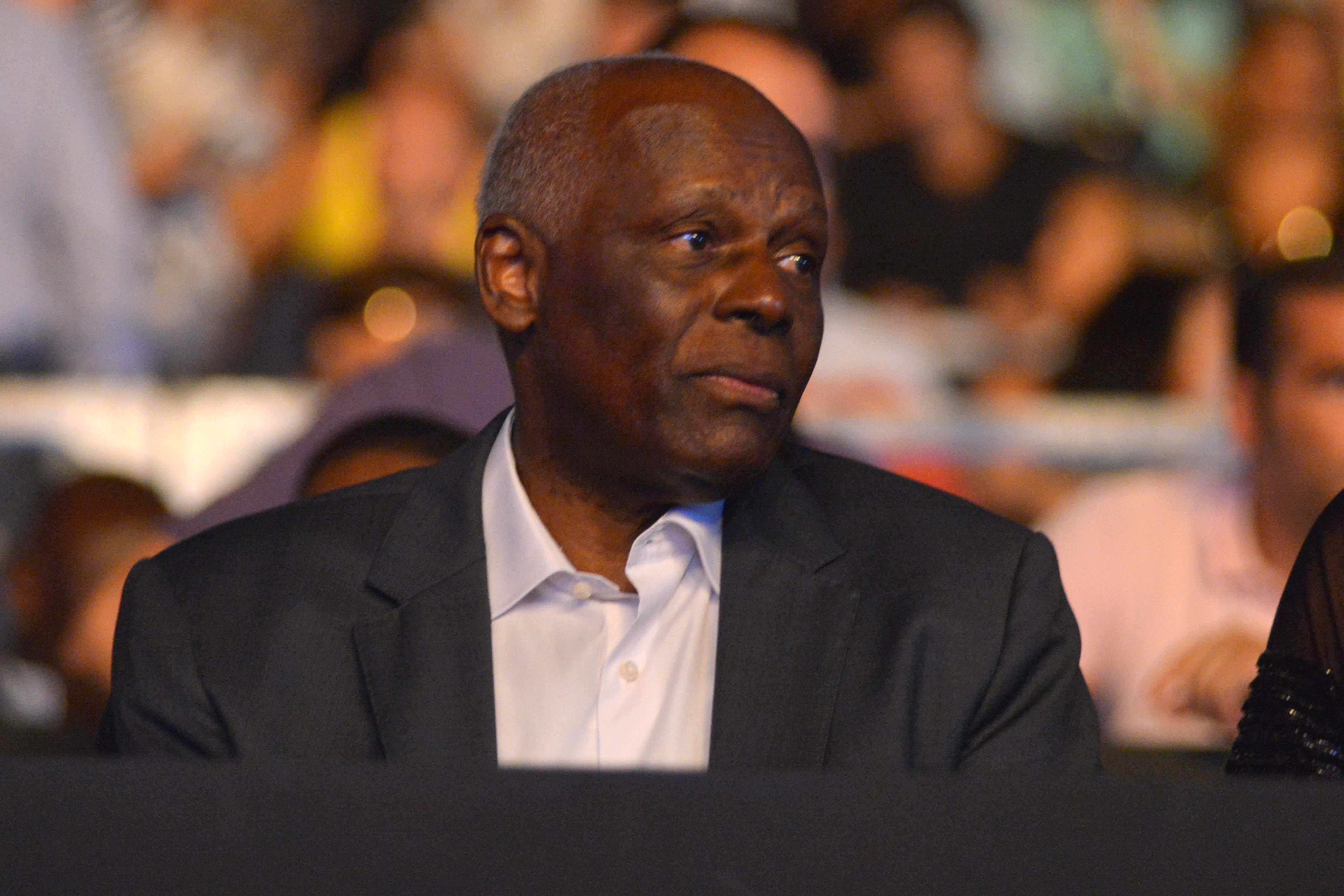 Generais Dino e Kopelipa entregam edifícios e empresas à PGR angolana ...