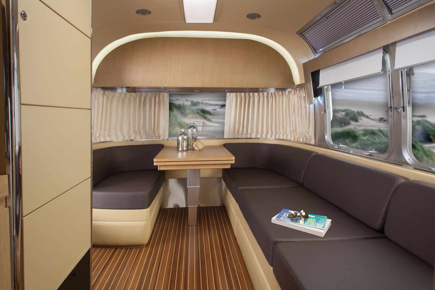 5 espetaculares autocaravanas nas quais podes viajar até ao fim do ...