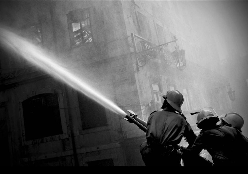 Incêndio no Chiado, 30 anos depois – as imagens do coração de Lisboa em ...