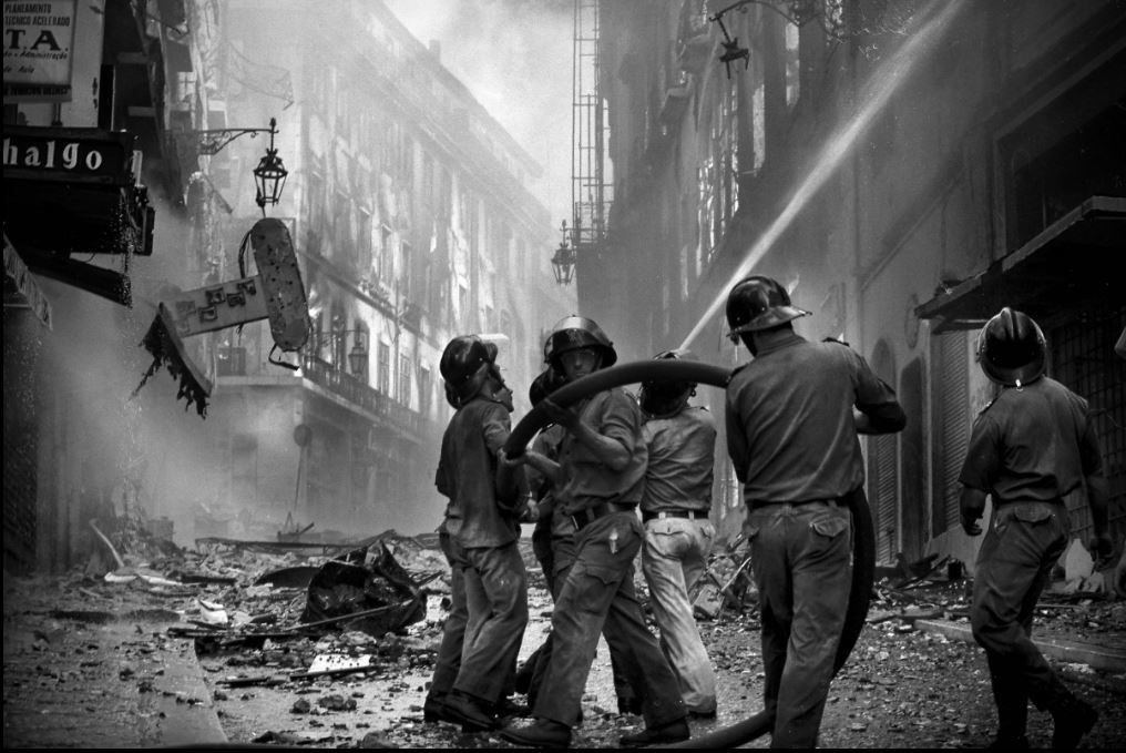 Incêndio no Chiado, 30 anos depois – as imagens do coração de Lisboa em ...