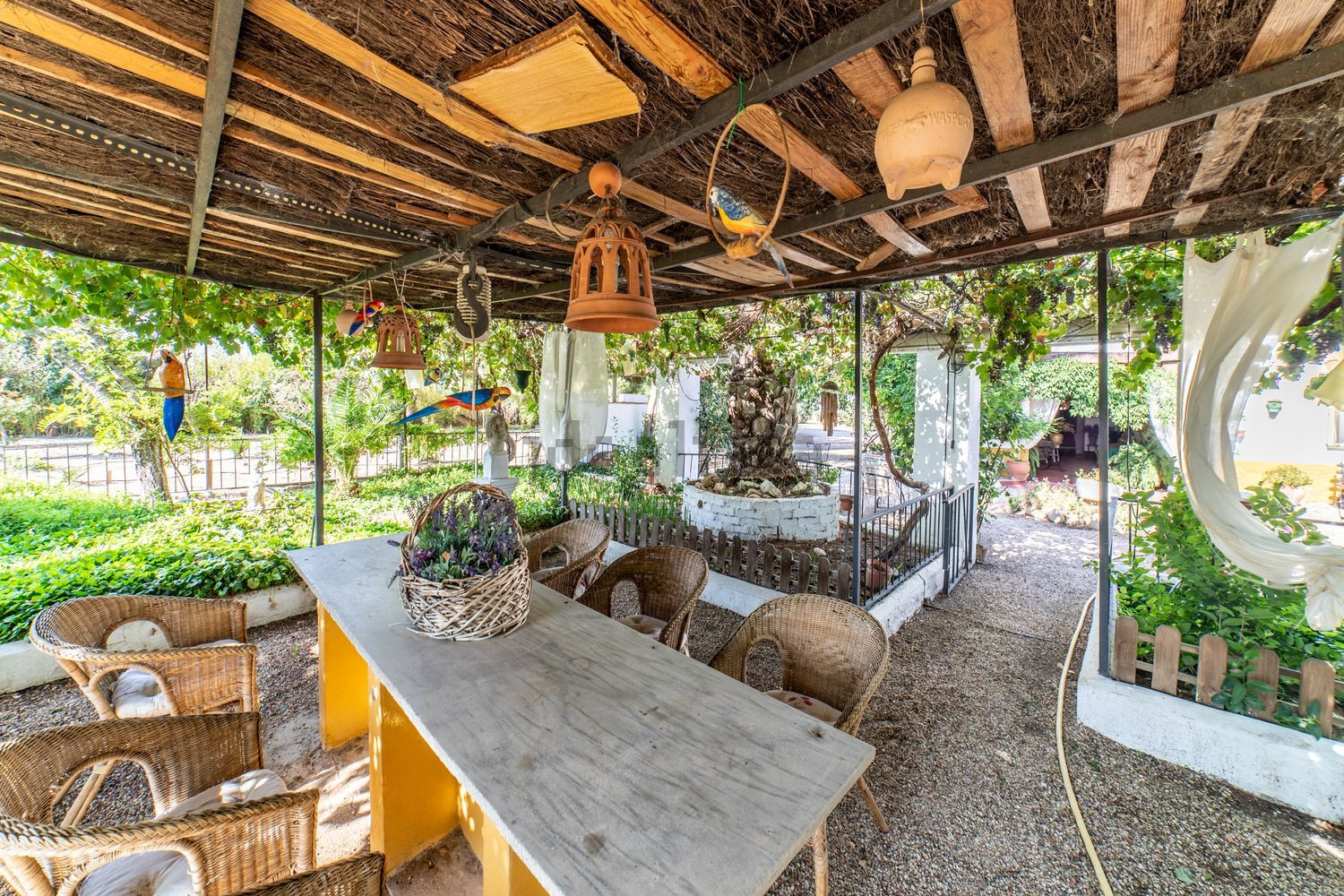 Uma quinta encantada com estábulos e adega para viver o mundo rural ao ...