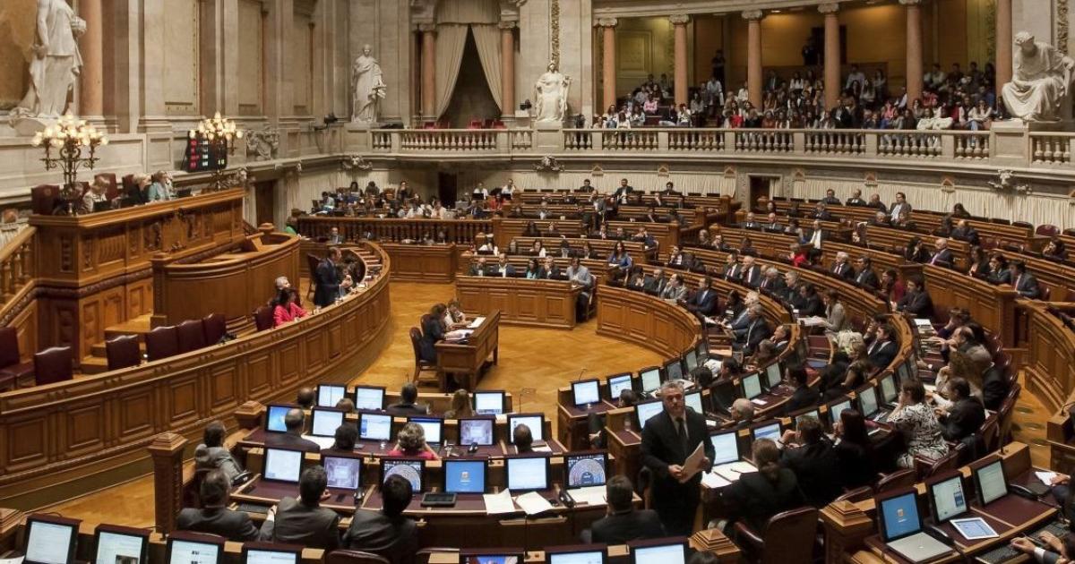 Criação da Lei de Bases da Habitação discutida hoje no Parlamento ...