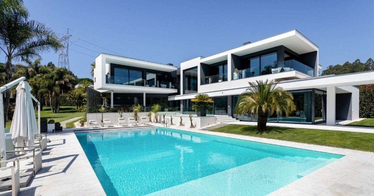 Original houses in Portugal: a contemporary style villa for 4.9 million ...